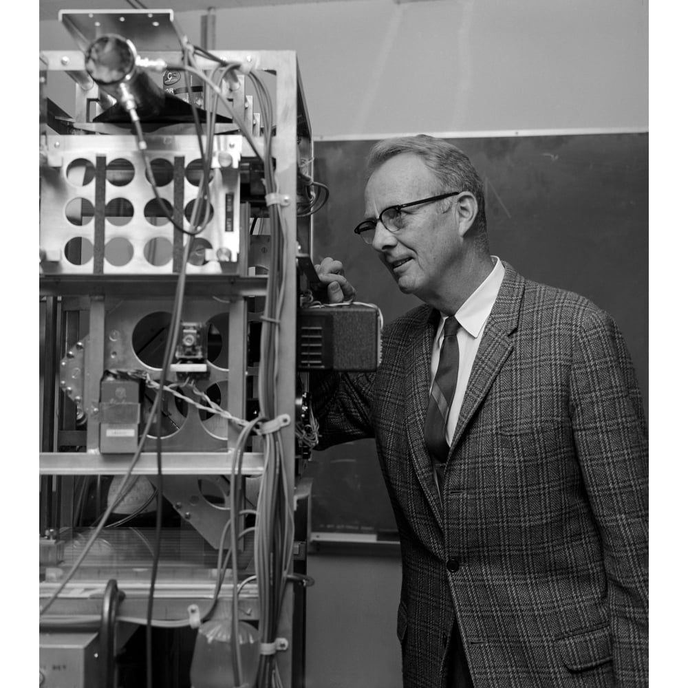 Luis W. Alvarez (1911-1988) History (18 x 24) - Walmart.com