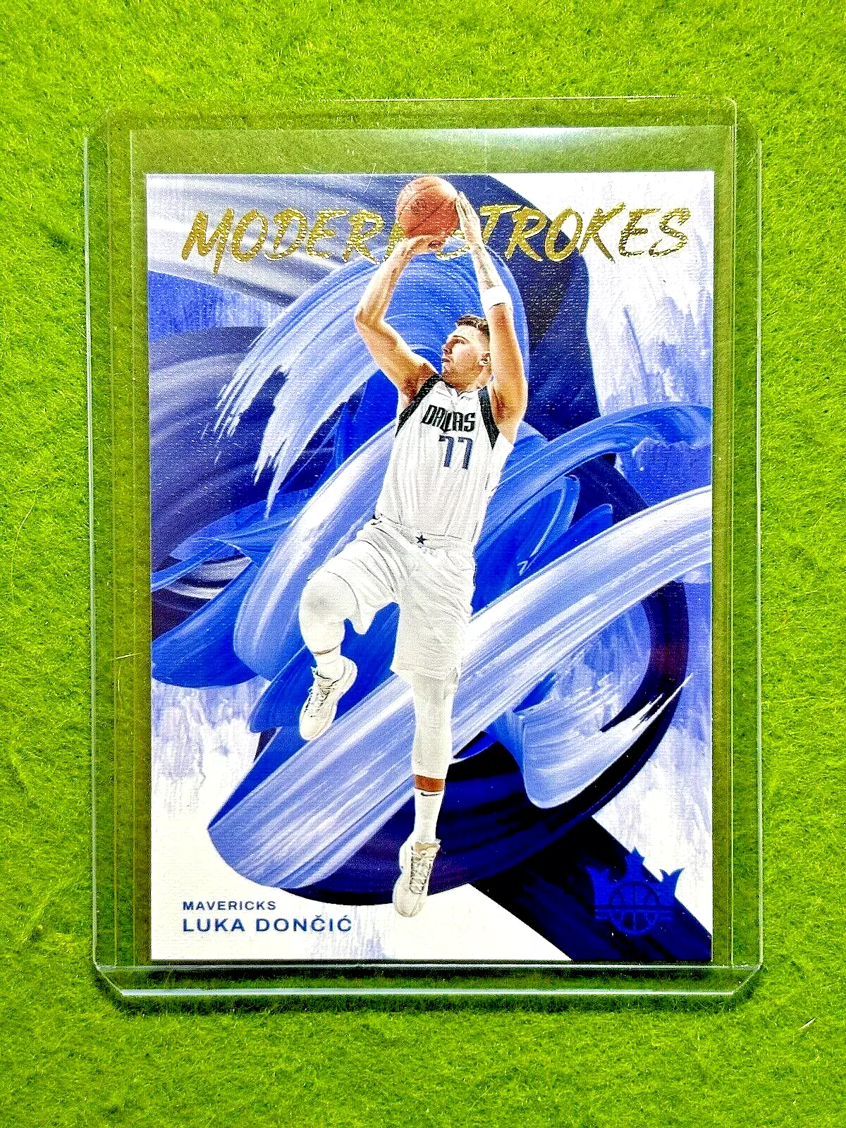 Luka Doncic COURT KINGS GOLD FOIL MODERN STROKES SP 2021 Panini DALLAS ...