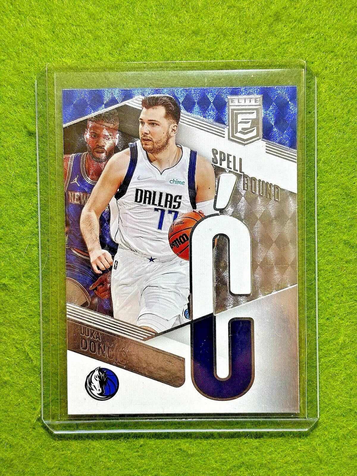 Luka Doncic SPELLBOUND C SILVER ELITE CARD JERSEY #77 MAVERICKS 2022-23 Elite SP - Walmart.com