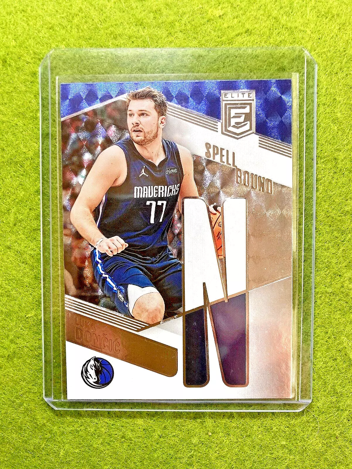 Luka Doncic SPELLBOUND N SILVER ELITE CARD JERSEY #77 MAVERICKS 2022-23 Elite SP - Walmart.com