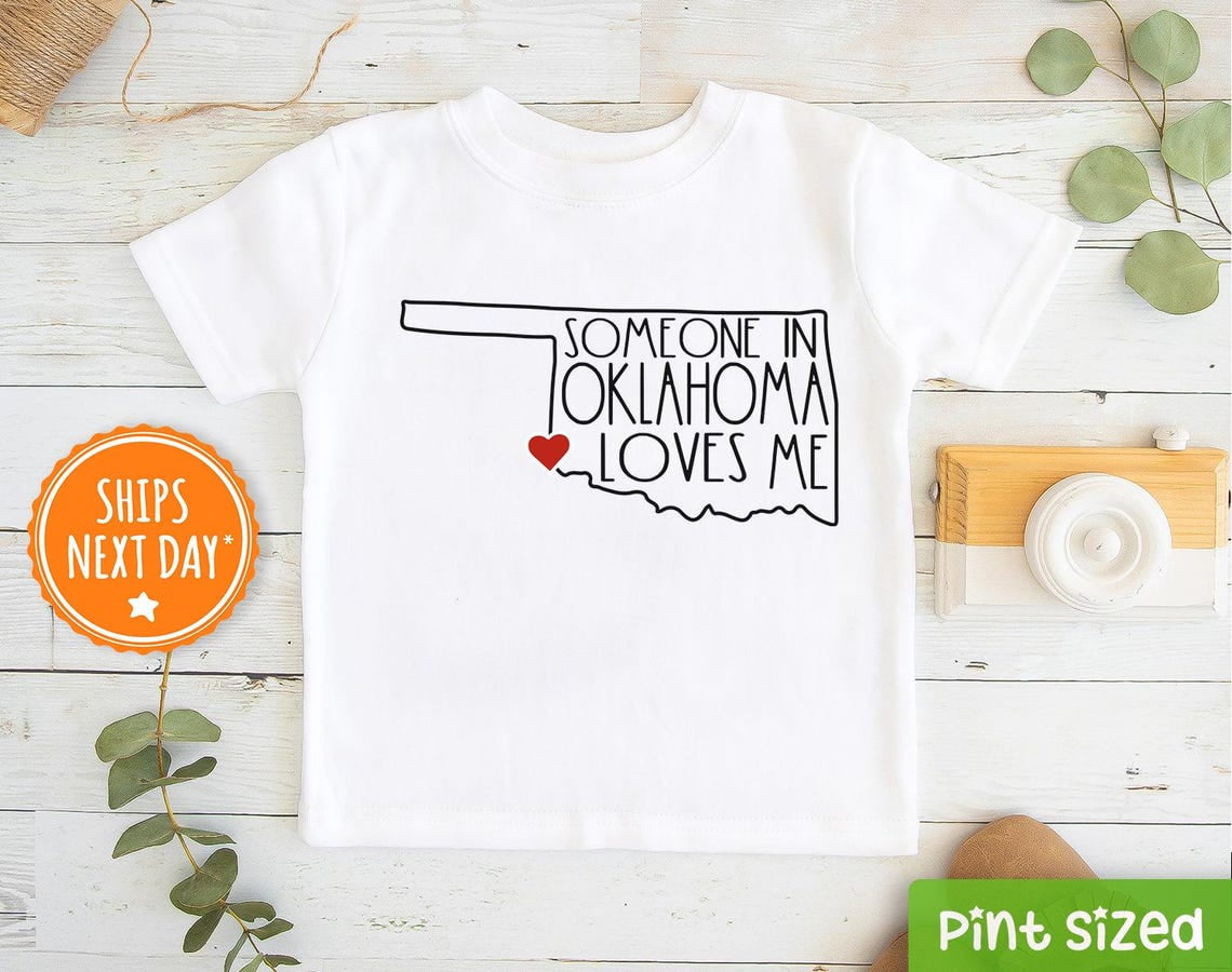 Luvly Someone In Oklahoma Loves Me Shirt - Oklahoma Toddler Shirt ...