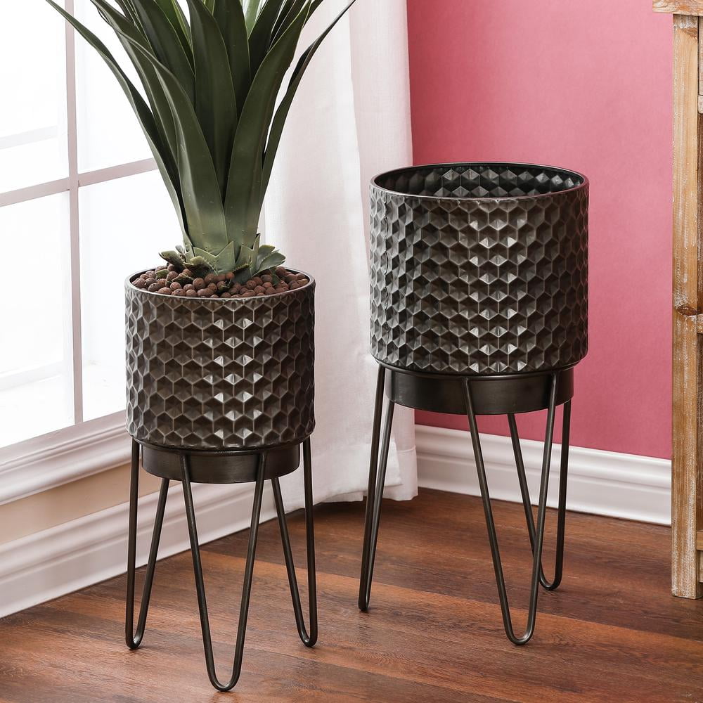 LuxenHome Set of 2 Brown Metal Honeycomb Cachepot Planters with Metal ...