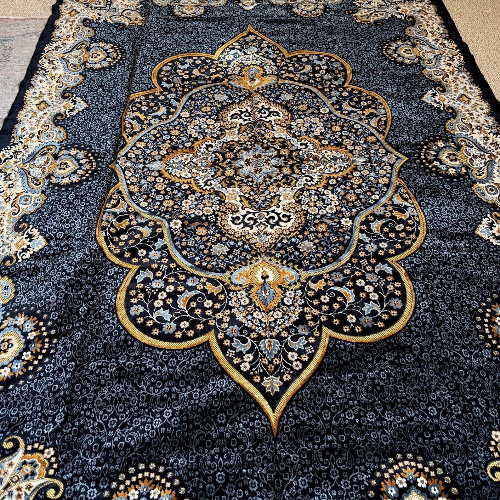 Luxurious Turkish Velvet Area Rug, Persian Style Carpet, 200x300cm ...