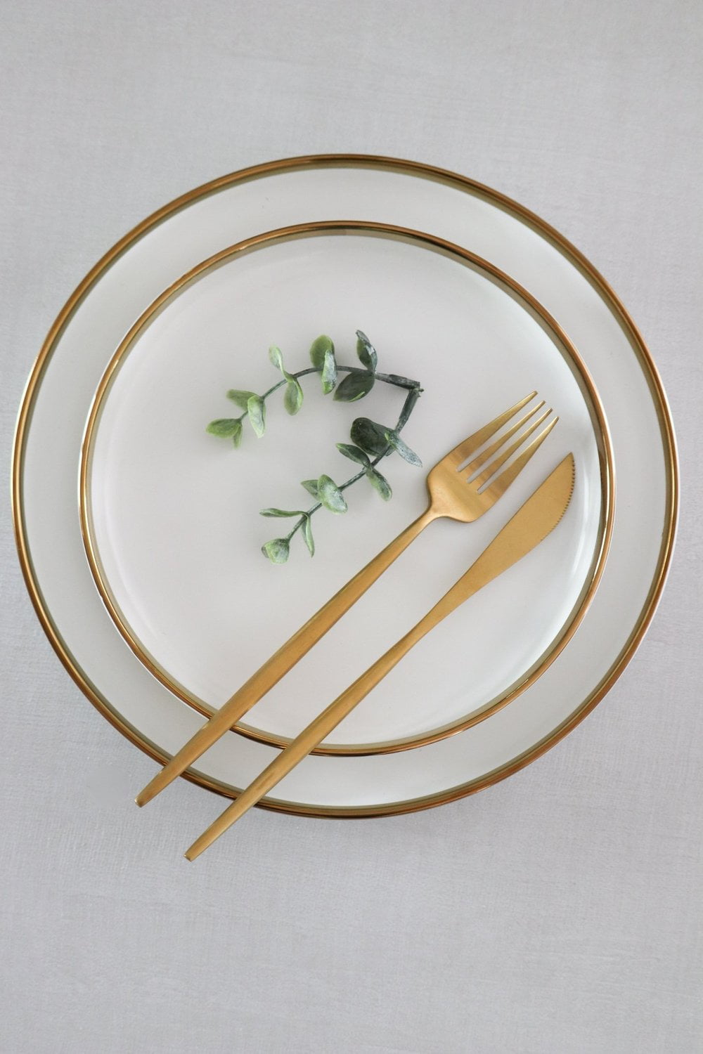 Luxury White Ceramic Dinner Plate with Hand-Applied Gold Rim – 10.25 ...