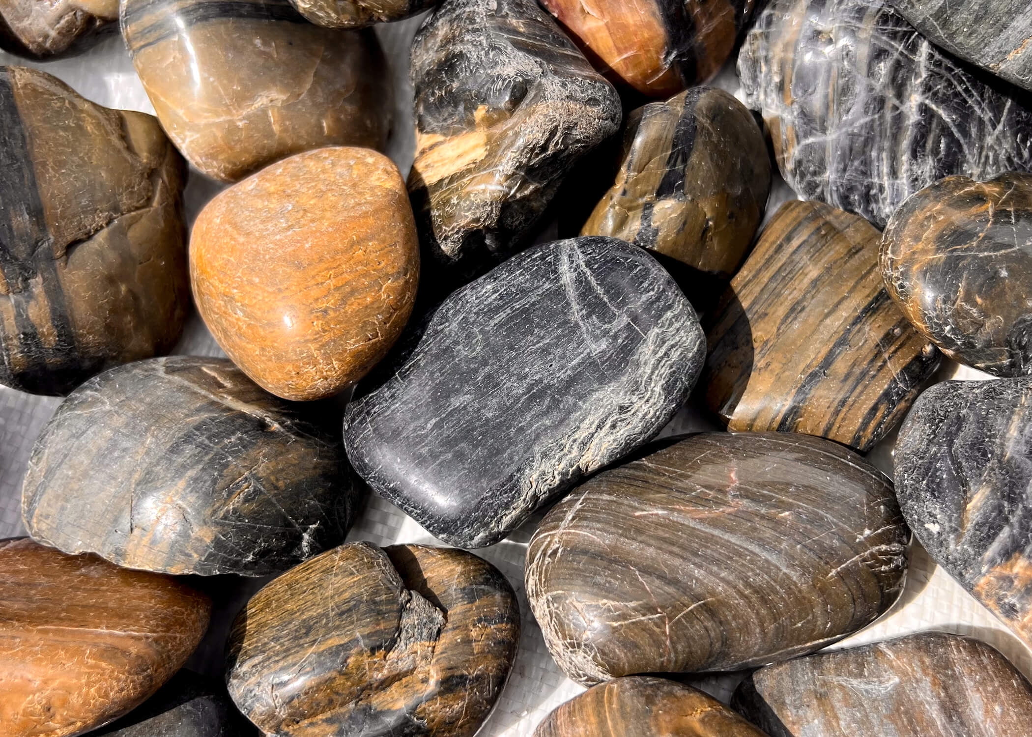 Lwory Polished Tiger Stripe Pebbles Multi Outdoor Decorative Stones (5 ...