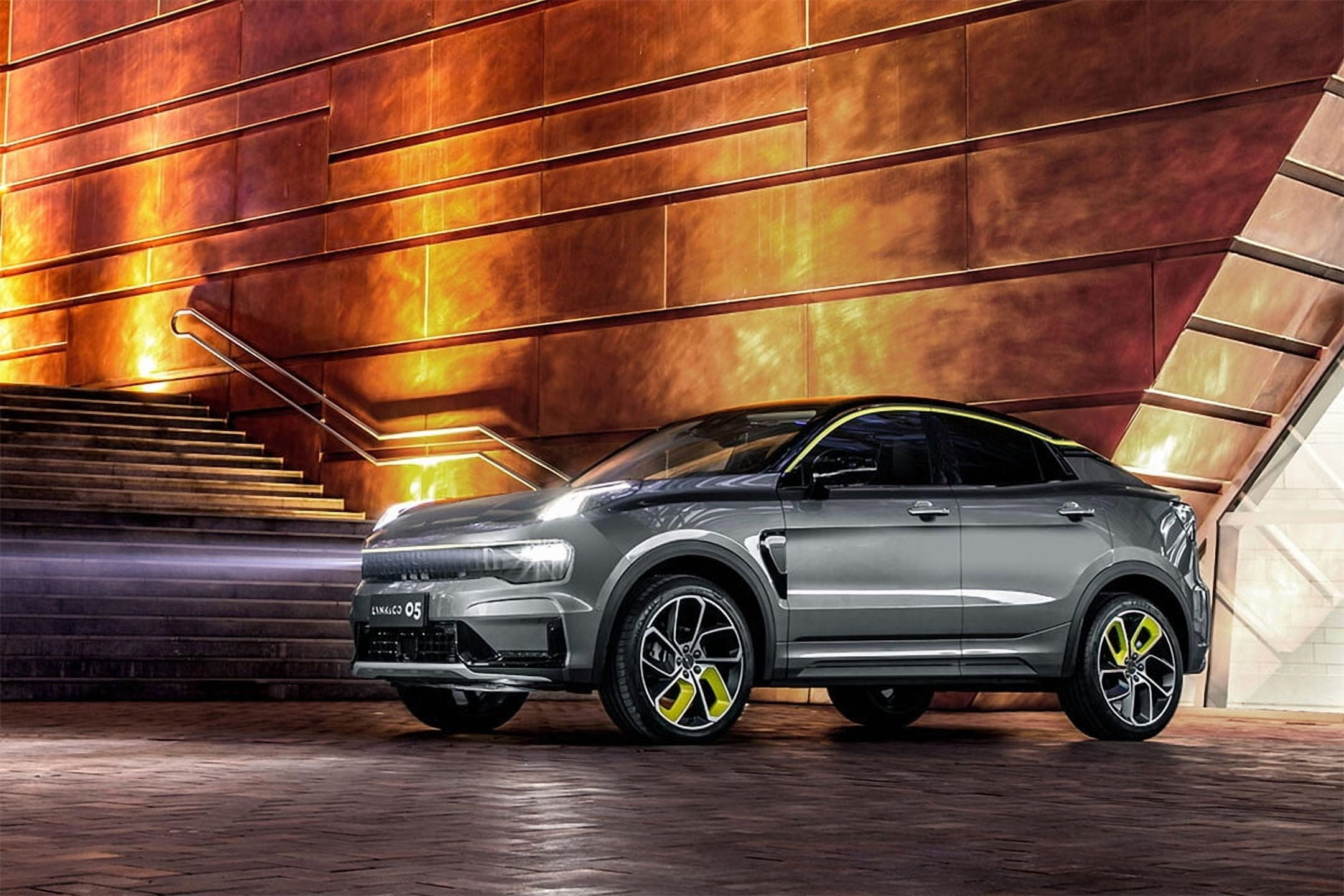 Lynk & Co 05 Power Crossover SUV Home Decor - 20x30 Inch Laminated ...