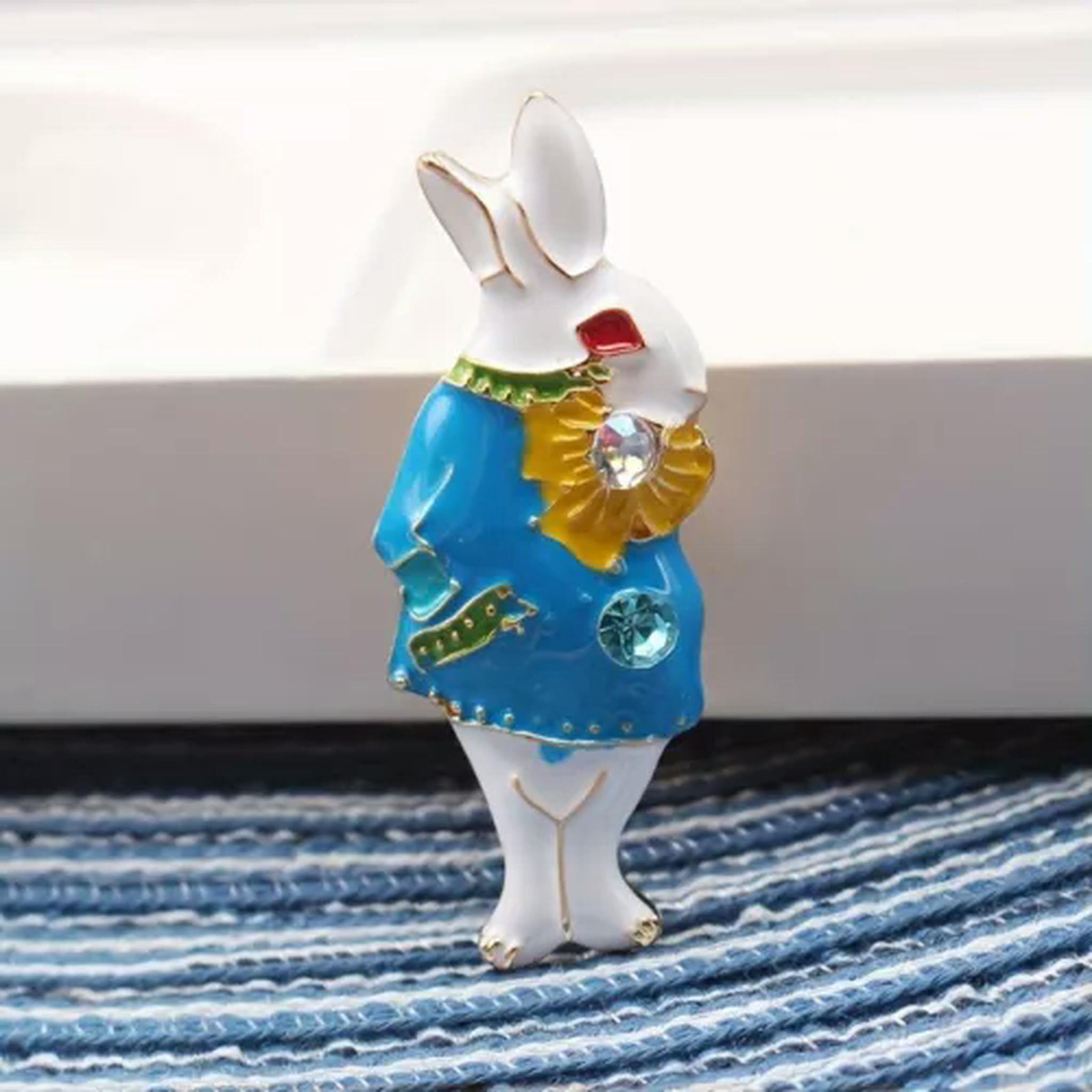 MATROOY Enamel Rabbit Brooch Vintage Cute Animal Brooch Plaid Shirt ...