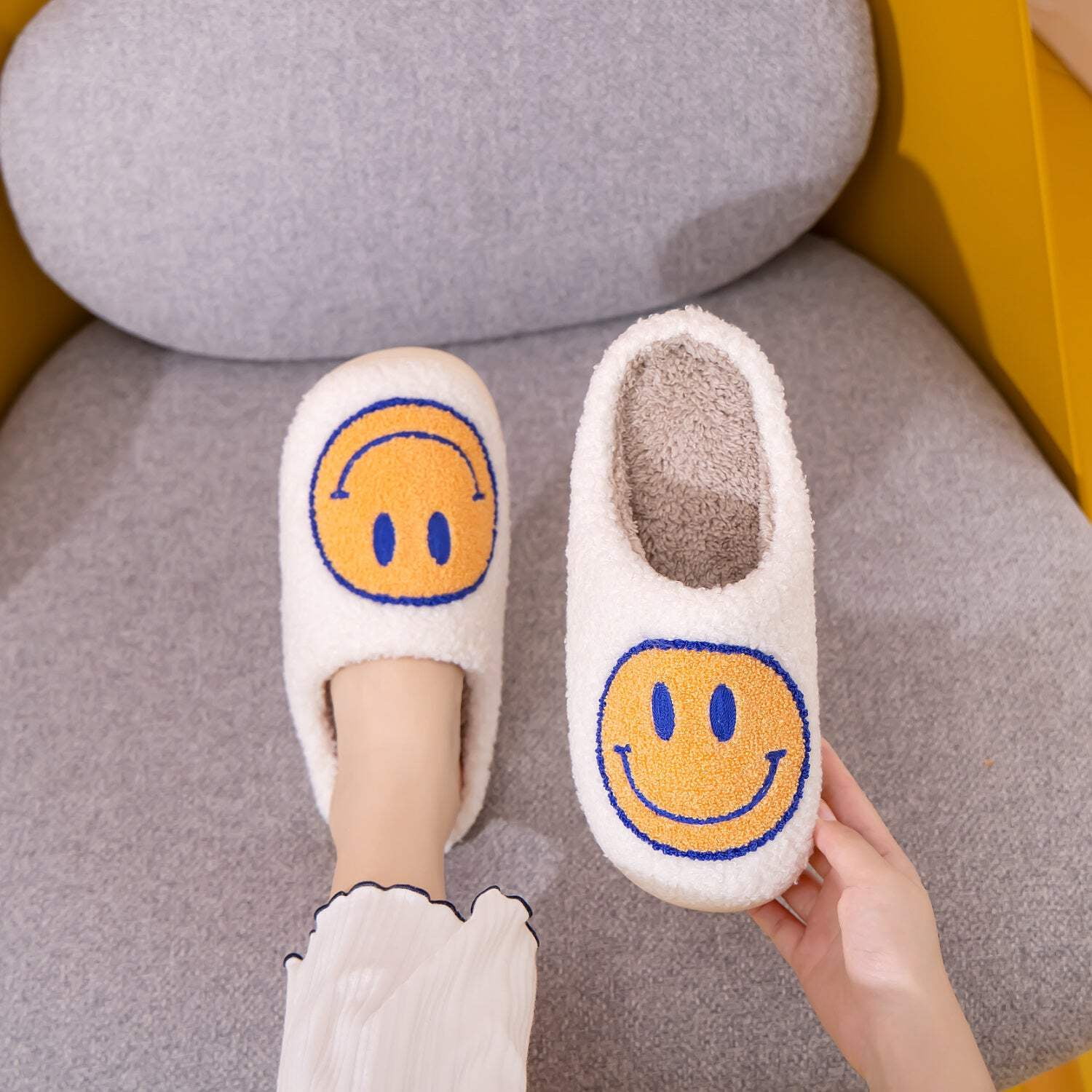 Melody Smiley Face Slippers - Walmart.com
