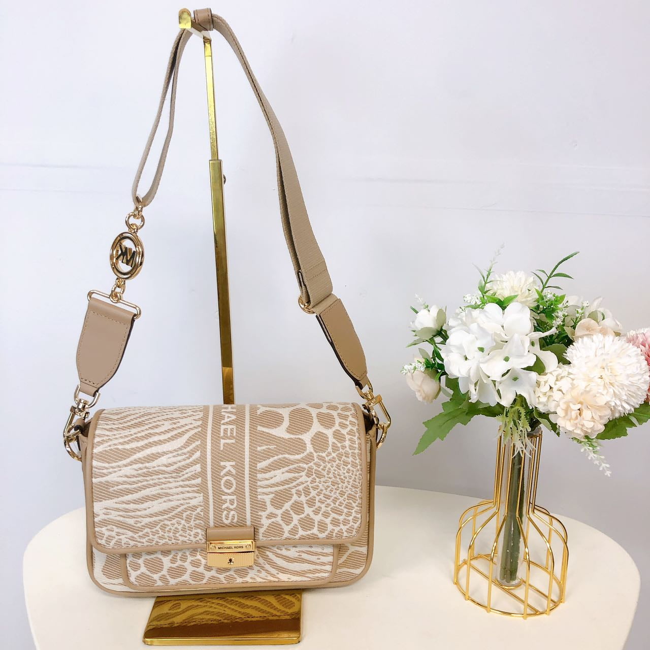 MICHAEL KORS 30T2G2BM2J Bradshaw Medium Mixed Animal Jacquard Messenger Bag IN CAMEL MULTI ...