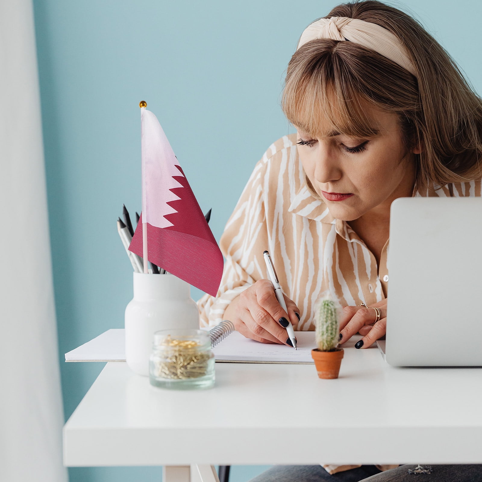 MLINS 20Pcs Cheering Hand Waving Flags Qatar Football Match Flags Small ...