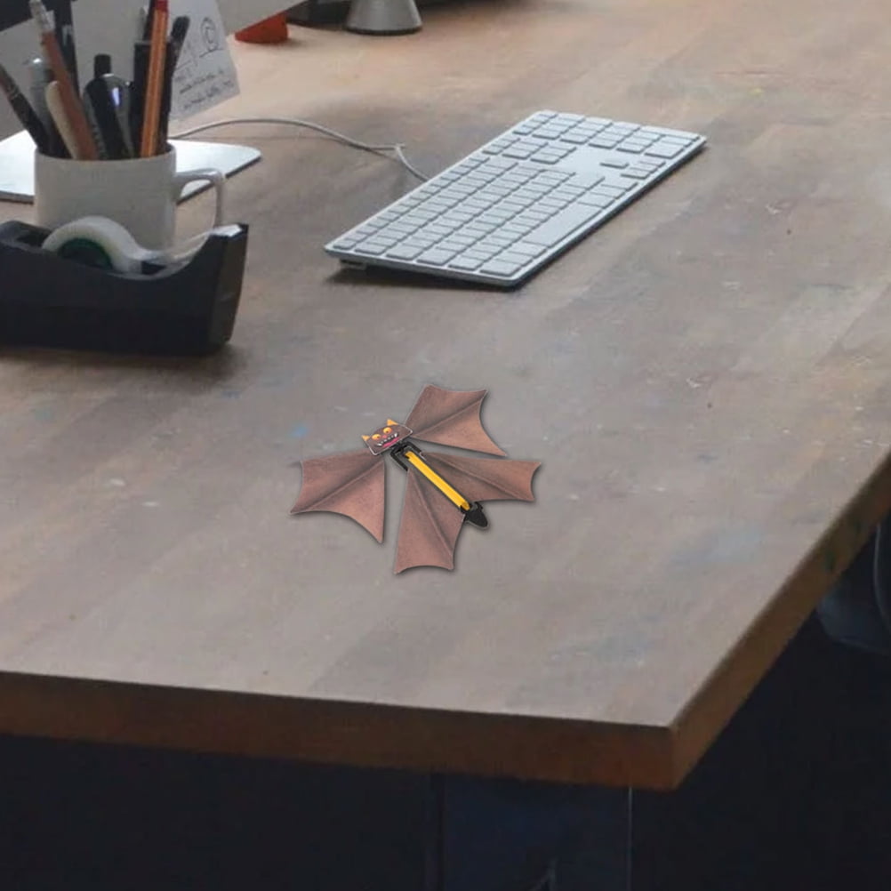 MLINS 8pcs Flying Bat Clockwork Fake Bat Rubber Band Powered Bat Flying ...