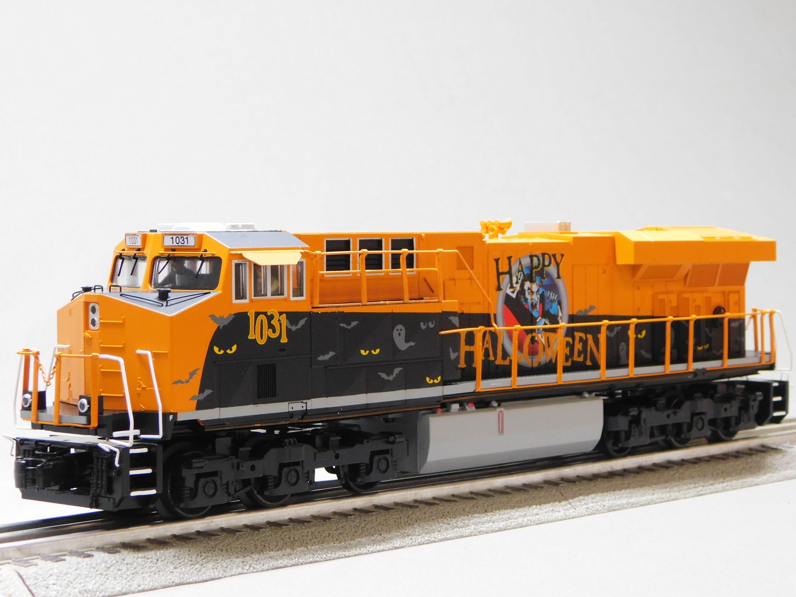 MTH RAILKING Halloween ES44AC Imperial Diesel #1031 O Gauge 30-21156-1 - Walmart.com