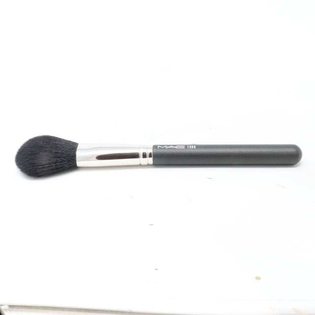 MAC Synthetic Powder / Blush Brush, #129S - Walmart Business Supplies