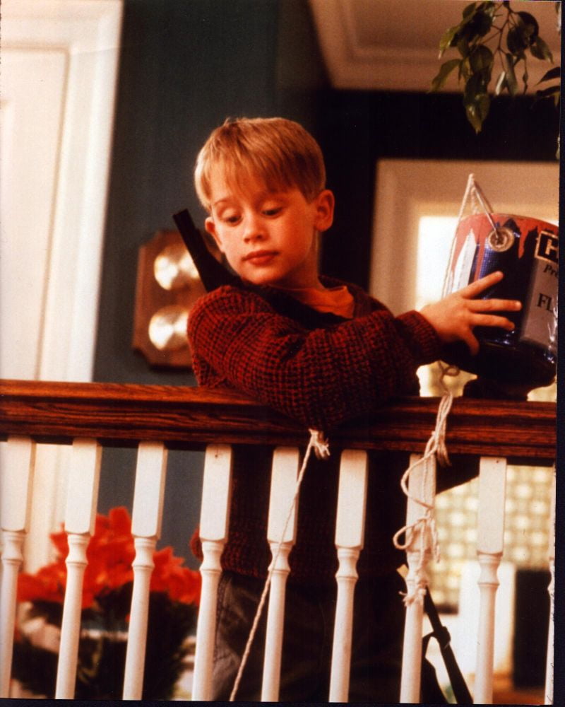 Macaulay Culkin With Paint Bucket In Home Alone Photo Print (16 x 20 ...