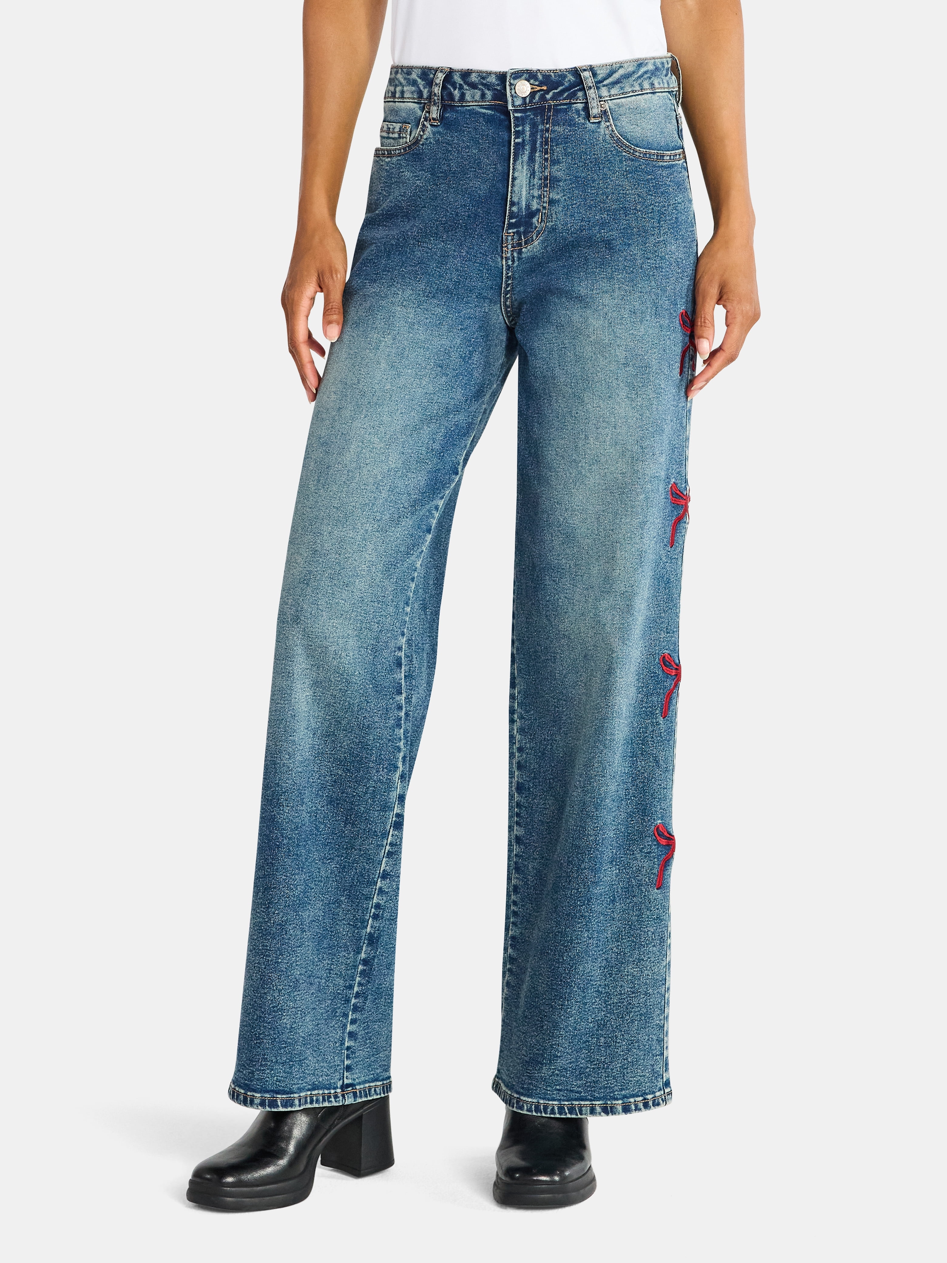 Madden NYC Women's Ultra 90s Fit Jeans with Embroidery, 32" inseam ...