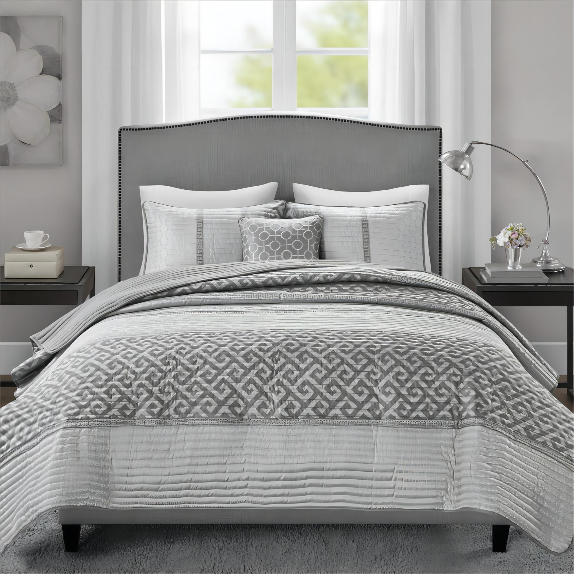 Madison Park King/Cal King Quilt Set Lightweight Gray Jacquard ...