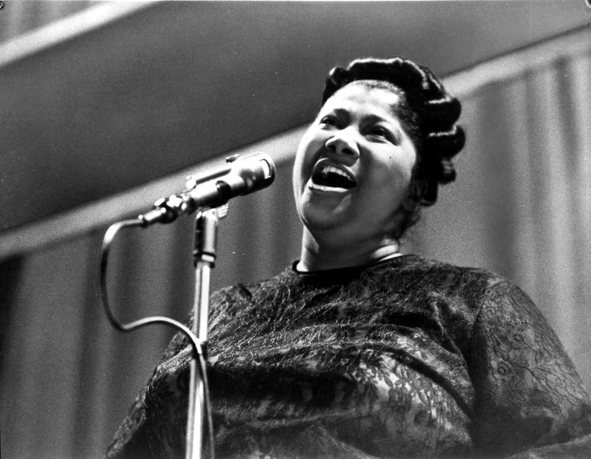 Mahalia Jackson singing in Classic Photo Print (8 x 10) - Walmart.com