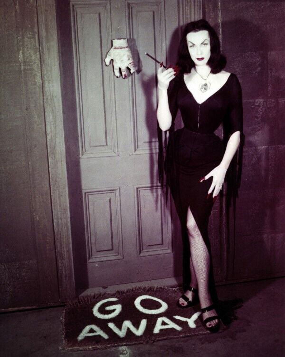 Maila Nurmi as Vampira posing by creepy door "Go Away" sign 5x7 inch ...