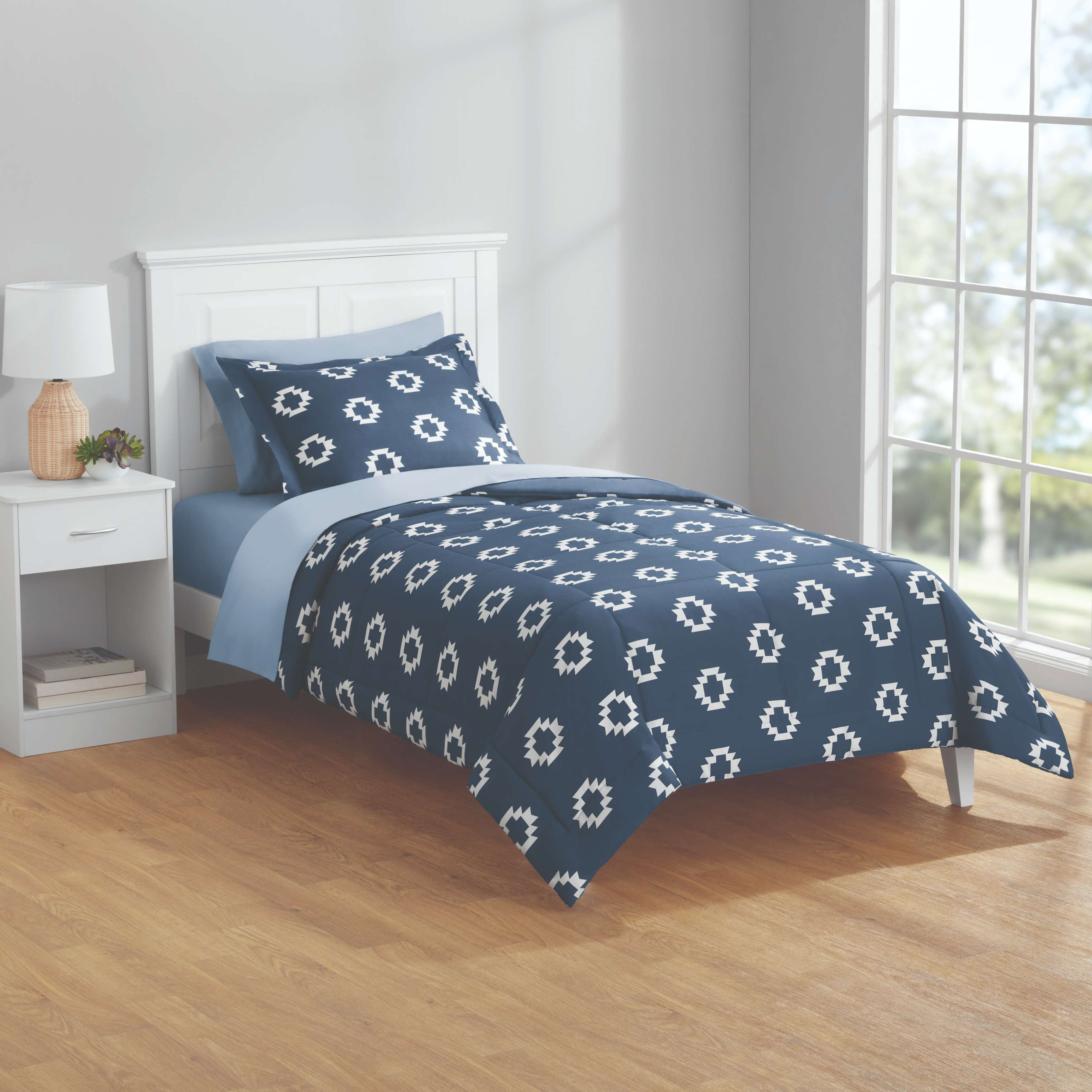 Mainstays 5-Piece Reversible Bed in a Bag Comforter Set with Sheets, Navy Geo, Twin-XL - Walmart.com