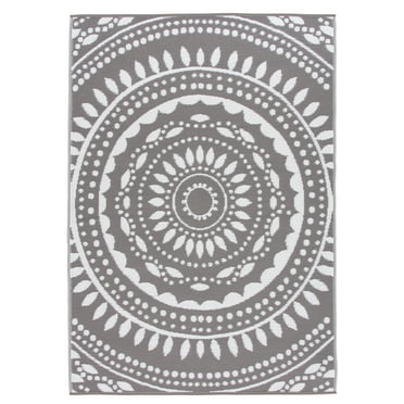 Mainstays 6' 6" x 9' 6" Black Medallion Outdoor Area Rug - Walmart.com