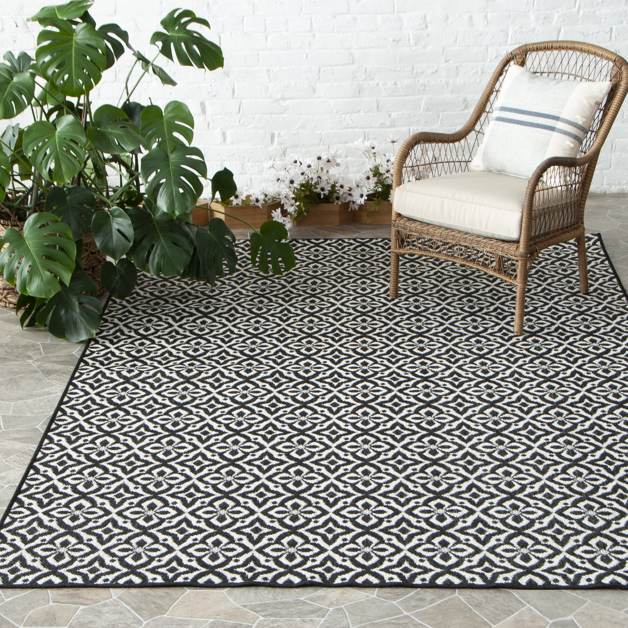 Mainstays 6' 6" x 9' 6" Black Medallion Outdoor Area Rug - Walmart.com