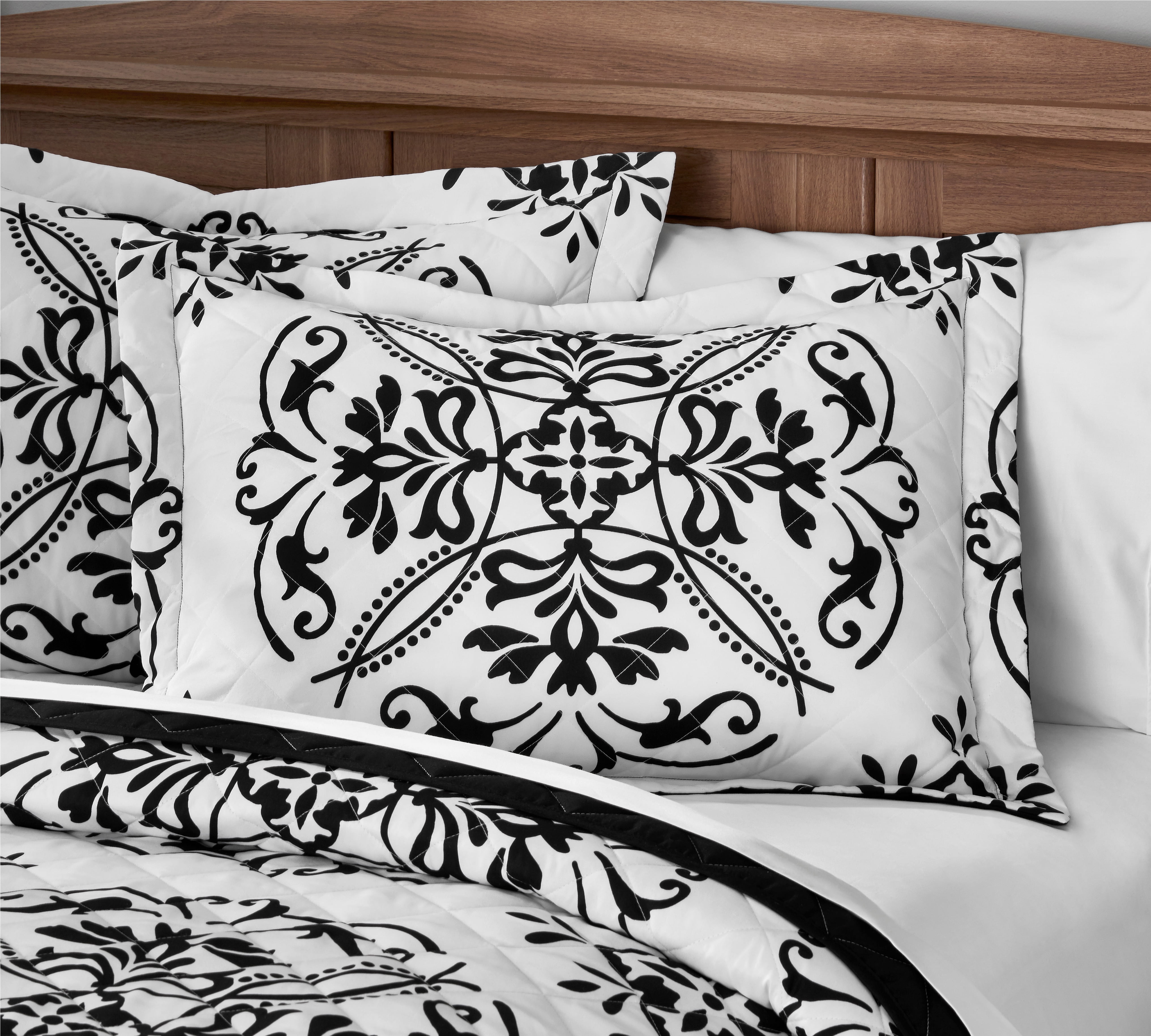 Mainstays Classic Leaf Damask Patterned Quilt, 1 Each - Walmart.com