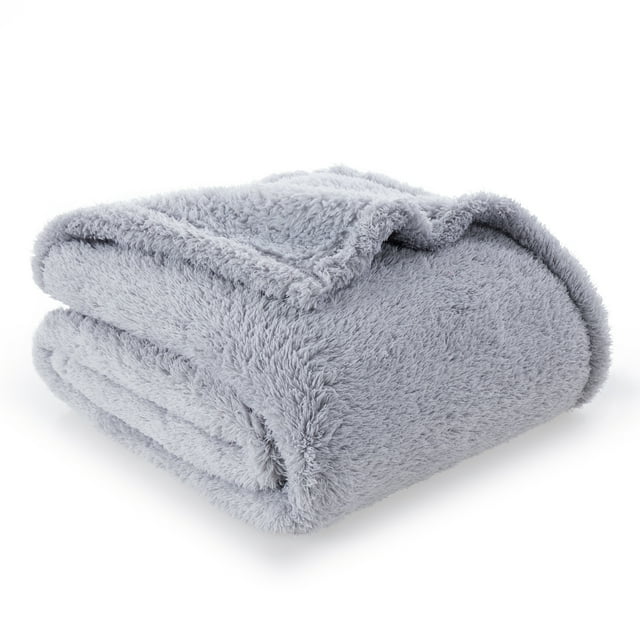 Mainstays Cozy Plush Throw Blanket, Soft Silver, Standard Throw ...