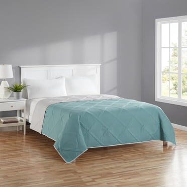 Mainstays Medallion Teal Medallion Polyester Quilt, King, Reversible ...