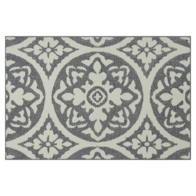 Mainstays Medallion Plush Grey Indoor Accent Rug, 30" x 45" - Walmart.com