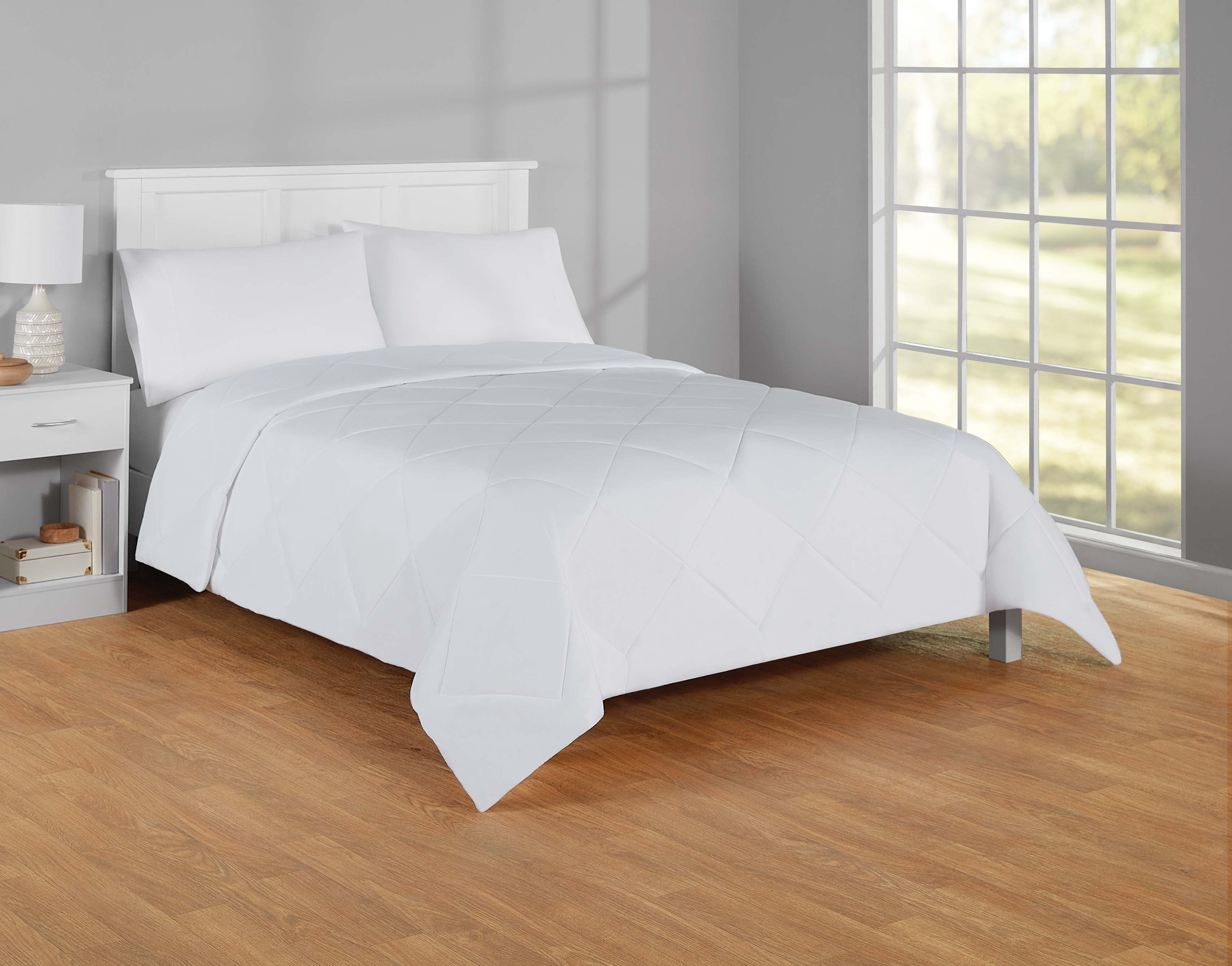 Mainstays Reversible Microfiber Comforter, White, King - Walmart.com