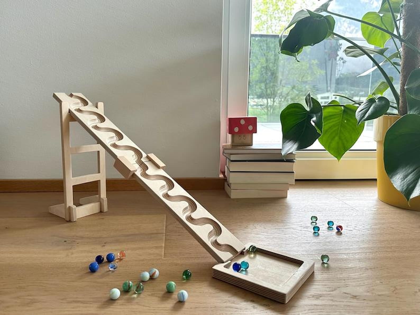 Marble run set, meandering plates including connectors, glass marble ...