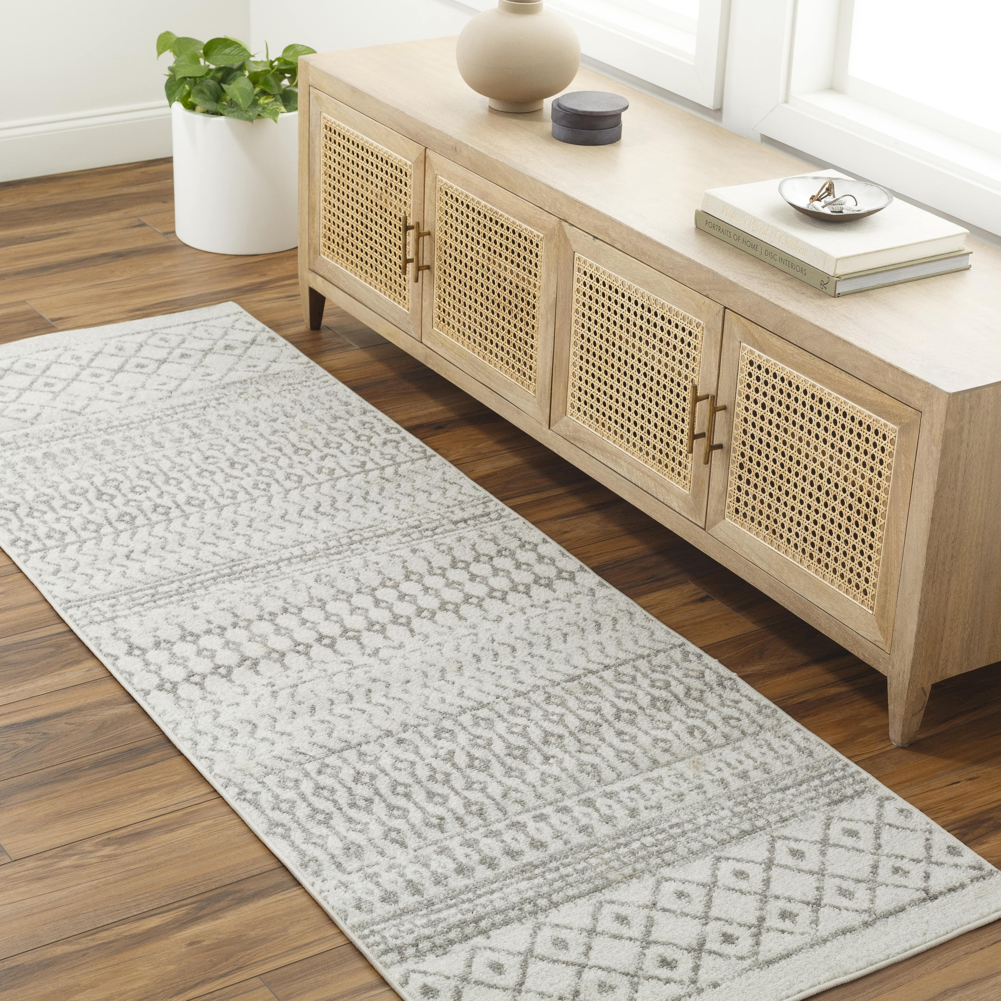 Mark&Day Area Rugs, 2x7 Louise Global Gray Runner Area Rug (2'7" x 7'6 ...
