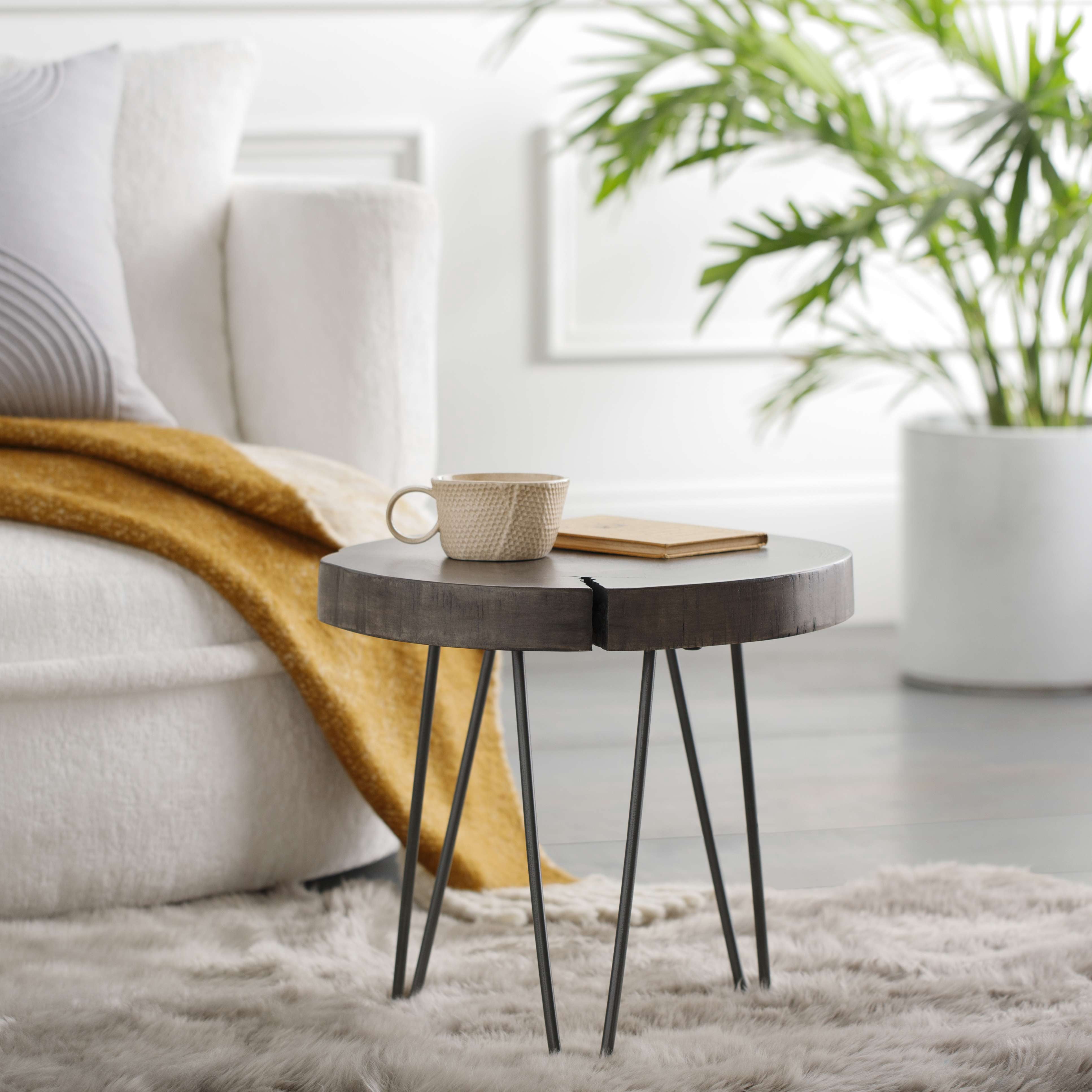 Mark&Day End Table - Bezau Traditional Beige Round End Tables for ...