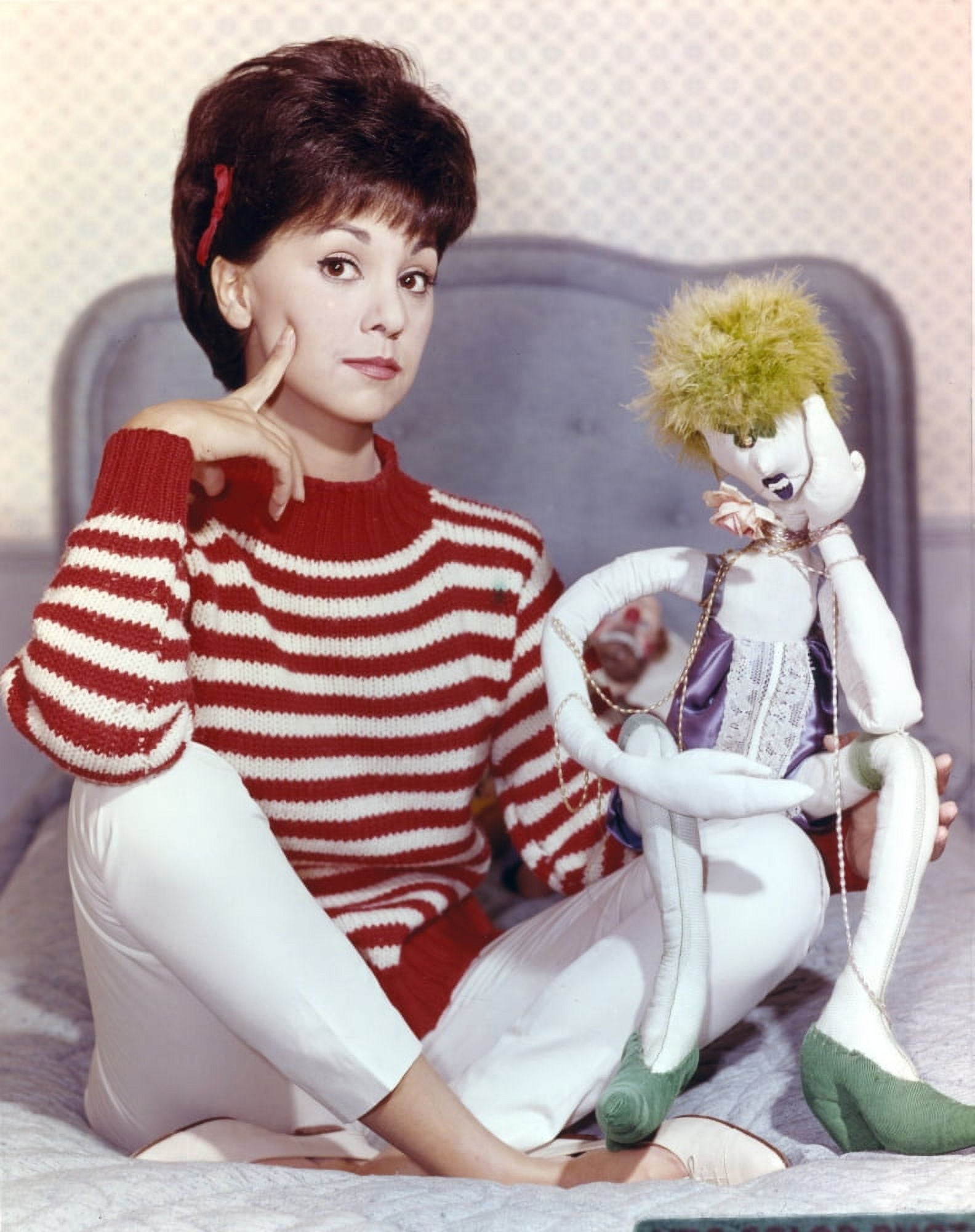 Marlo Thomas sitting in Red and White Sweater Photo Print (24 x 30 ...