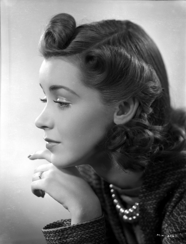 Marsha Hunt Leaning Chin on Hand Photo Print (8 x 10) - Walmart.com