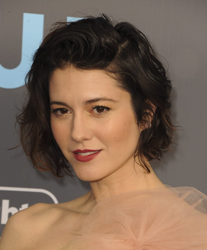 Mary Elizabeth Winstead At Arrivals For The Critics' Choice Awards 2018 ...