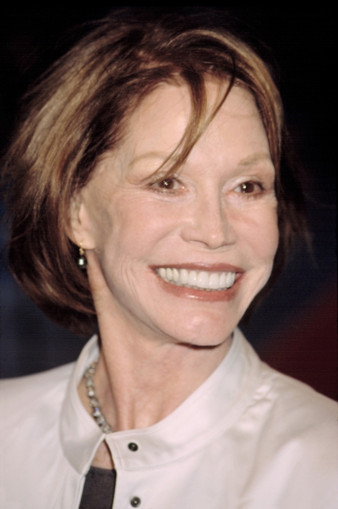 Mary Tyler Moore At Premiere Of It Runs In The Family, Ny 4132003, By ...