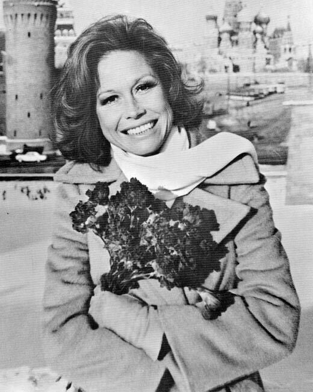 Mary Tyler Moore as Mary Richards Mary Tyler Moore Show 8x10 inch photo ...