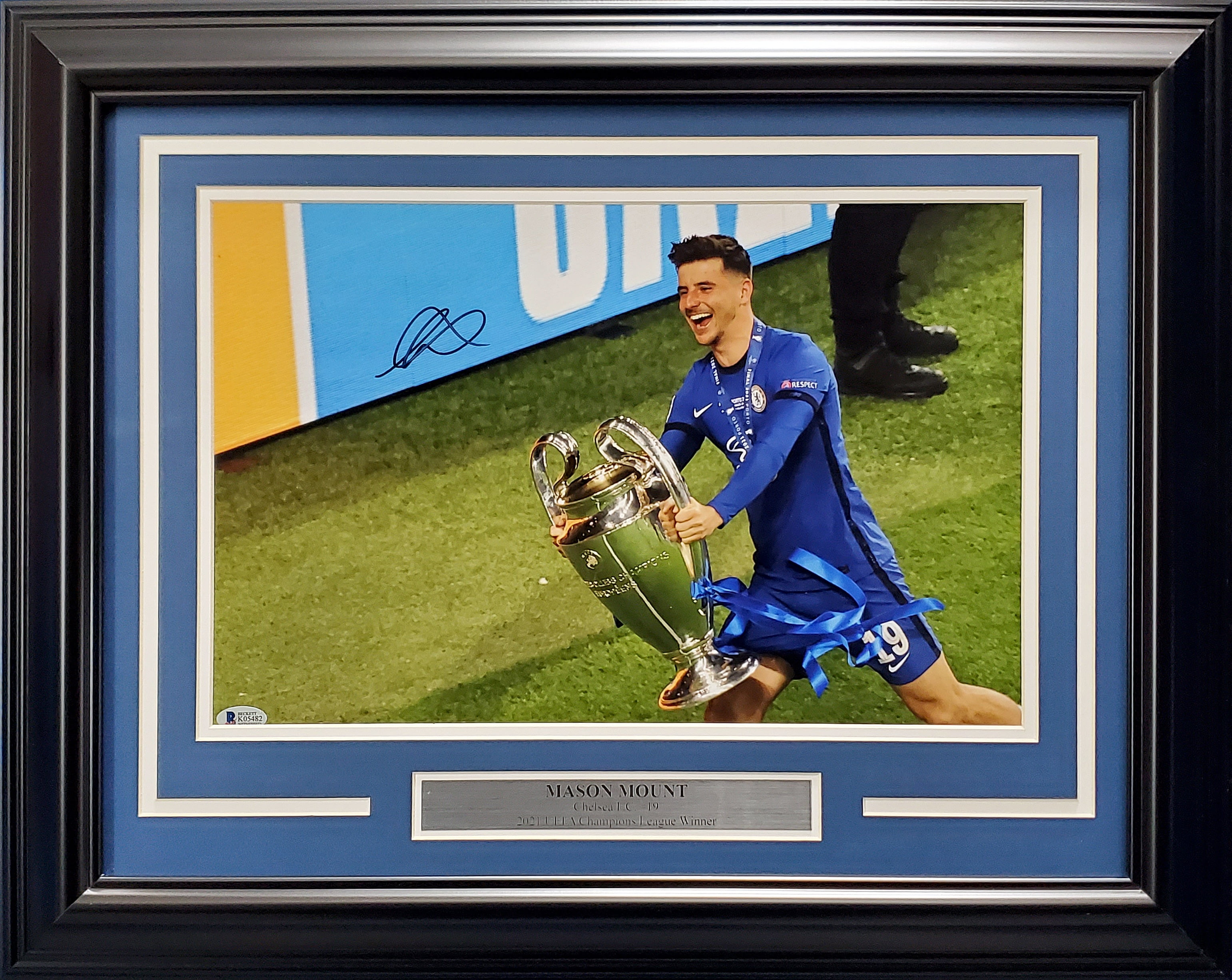 Mason Mount Autographed Framed 11x14 Photo Chelsea F.C. Beckett BAS ...