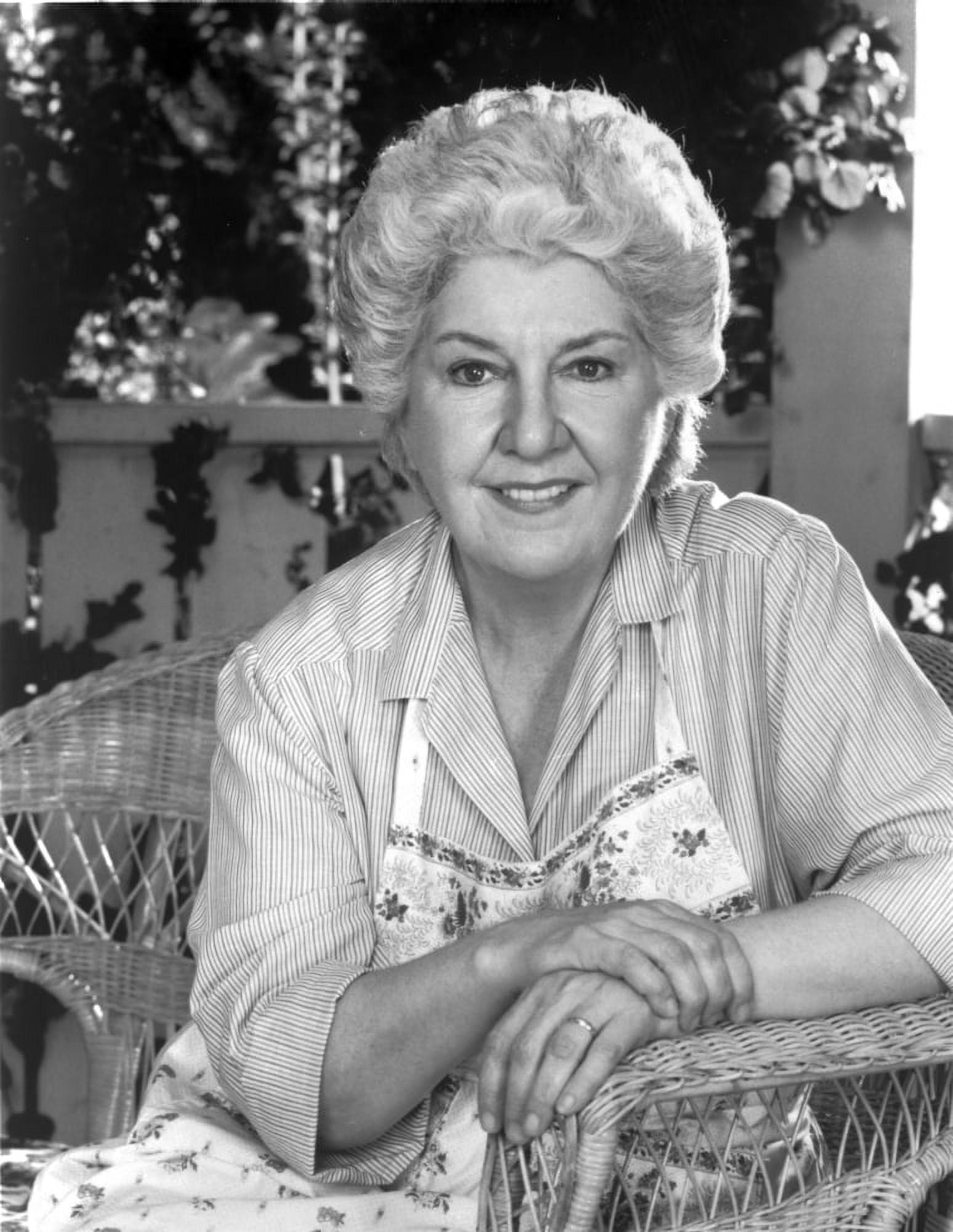 Maureen Stapleton Seated in Classic Photo Print (8 x 10) - Walmart.com