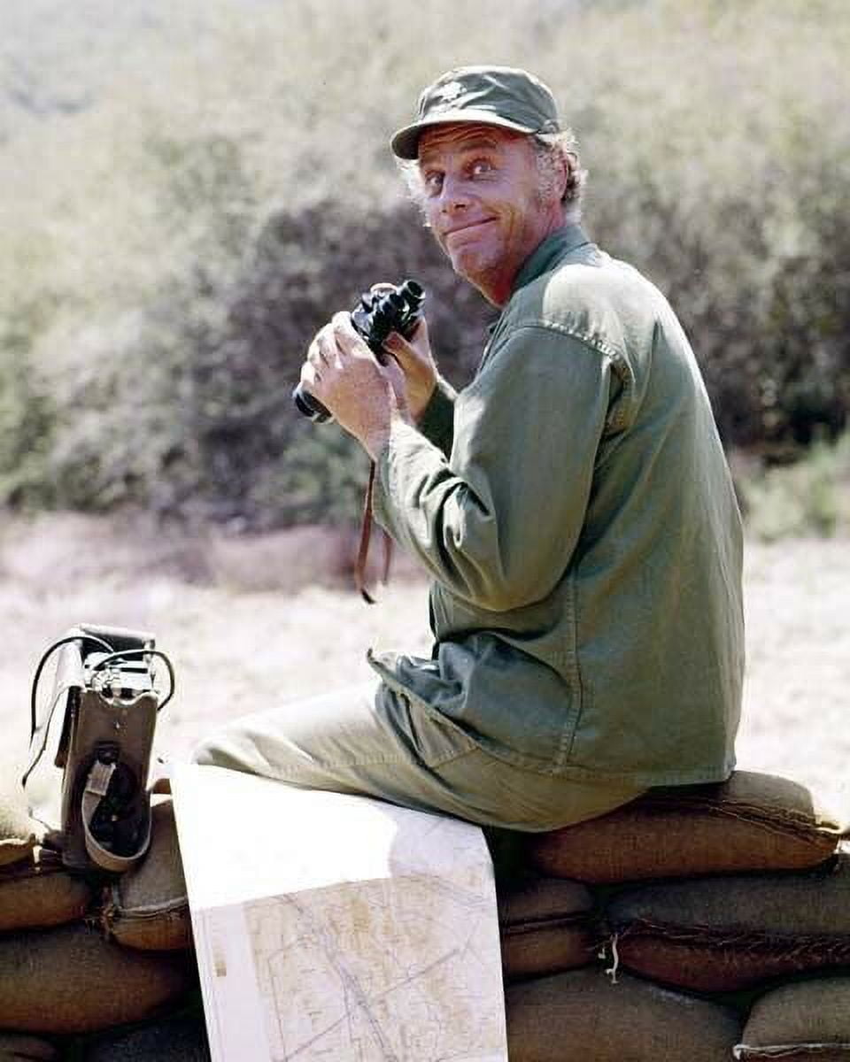 McLean Stevenson as Blake holding binoculars M.A.S.H TV series 11x17 ...