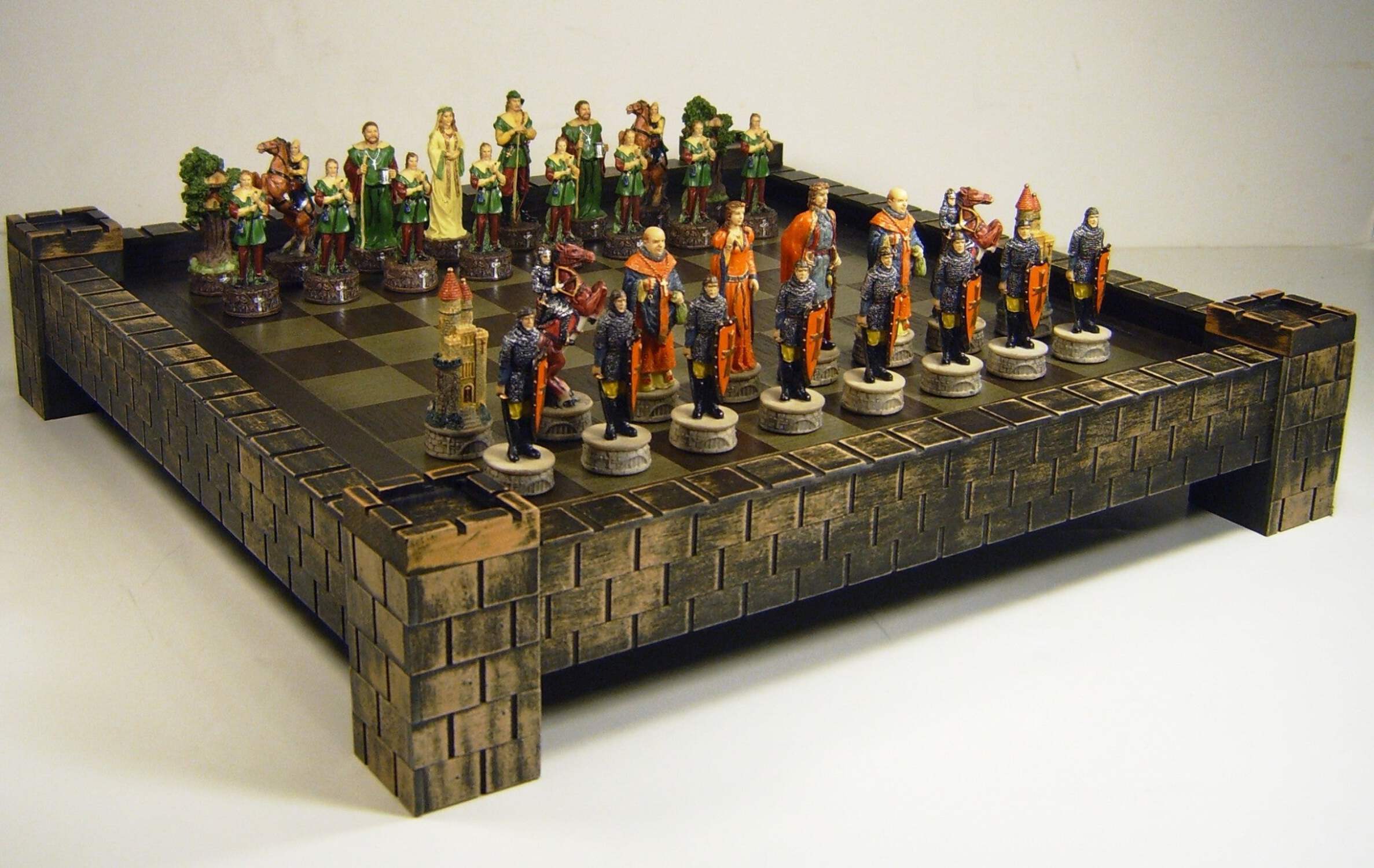 Medieval Times ROBIN HOOD vs Sherriff of Nottingham Chess Set W/ Castle ...
