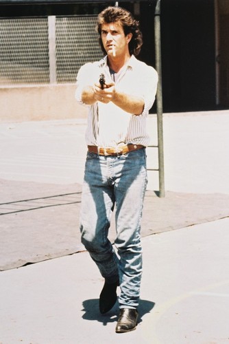 Mel Gibson Full Length With Gun as Martin Riggs in Lethal Weapon 24x36 ...