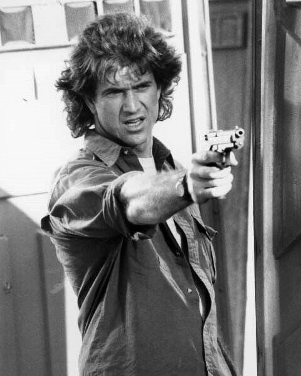 Mel Gibson points gun as Martin Riggs Lethal Weapon 8x10 inch photo ...