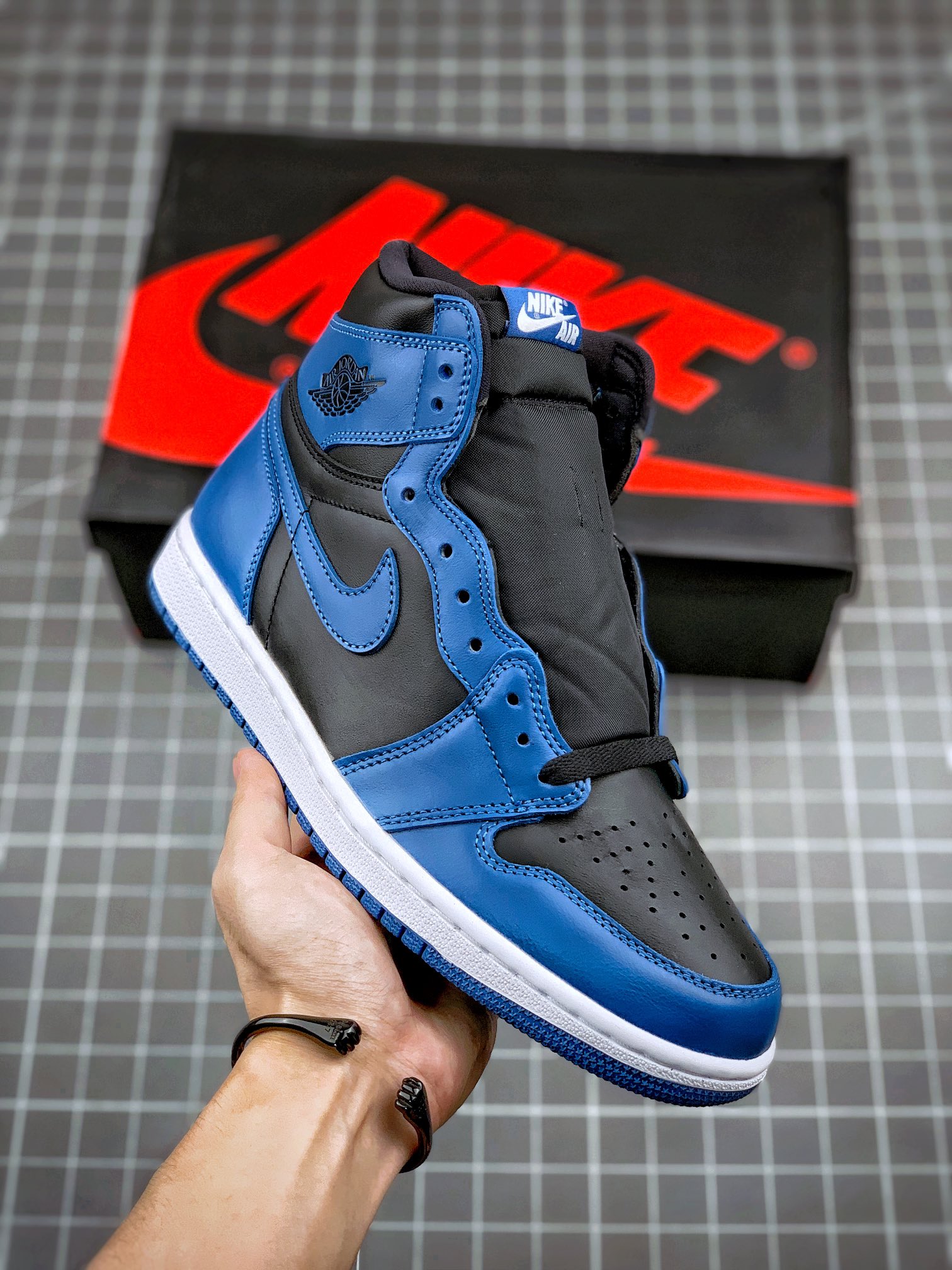 Men's Jordаn 1 Retro High OG "Dark Marina Blue" Black-White (555088 404 ...