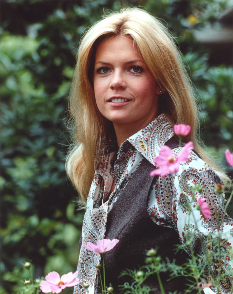 Meredith Baxter Portrait in Floral Dress Photo Print (24 x 30 ...