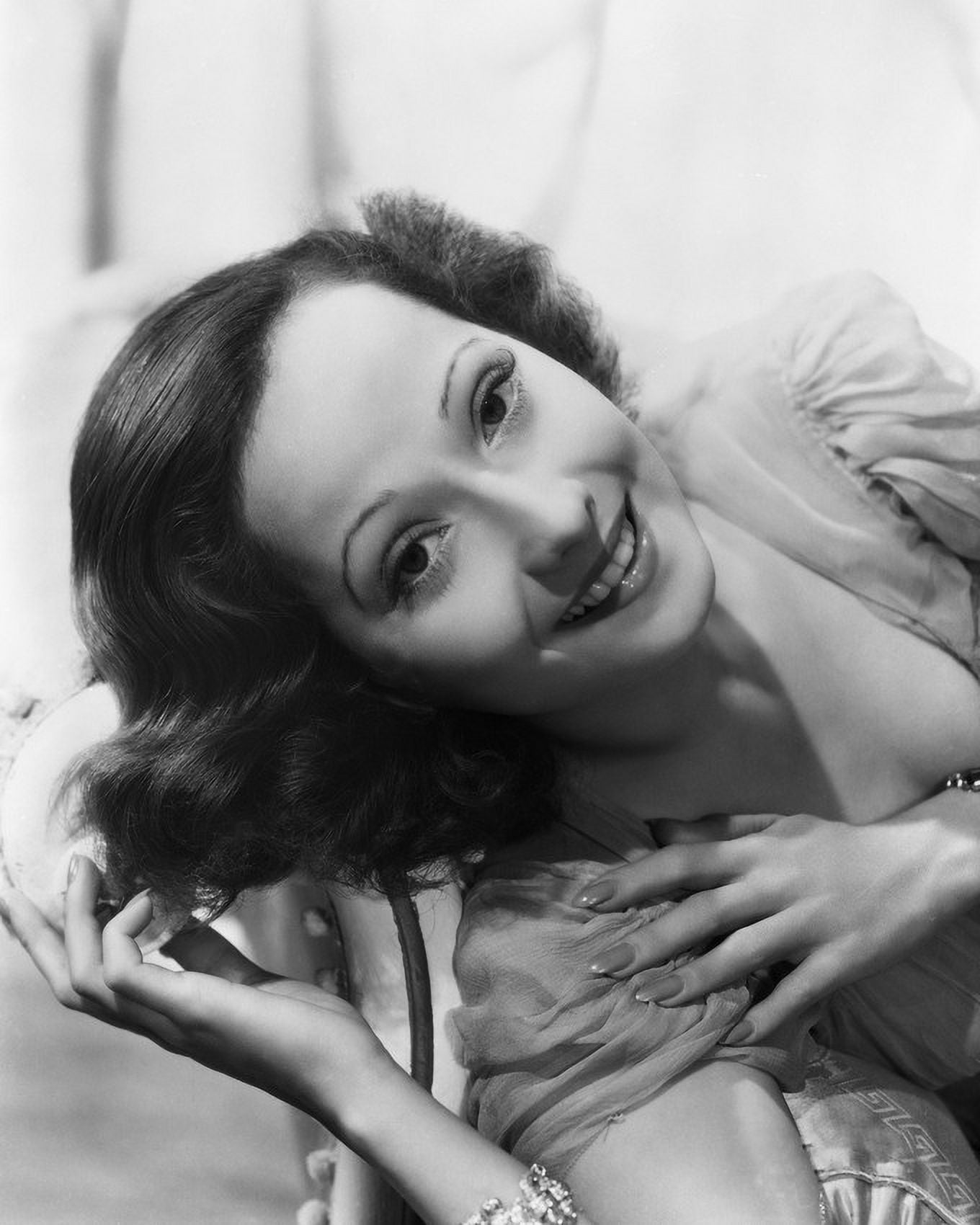 Merle Oberon Grinning While Flashing Beauty Hands About Face 24x36 ...