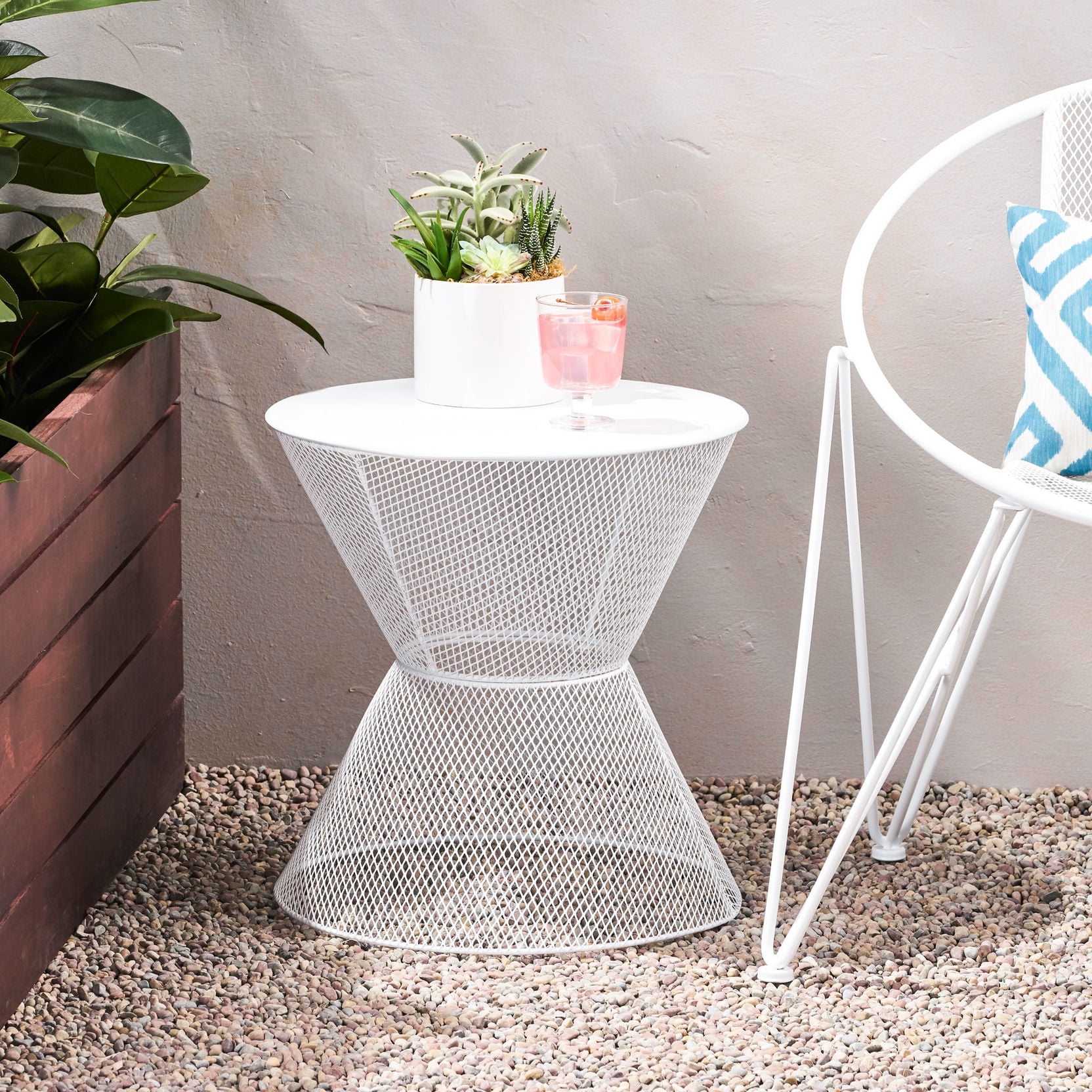 Mesh - Look Rounded Side Table of Iron / Add Style to Your Relaxing ...