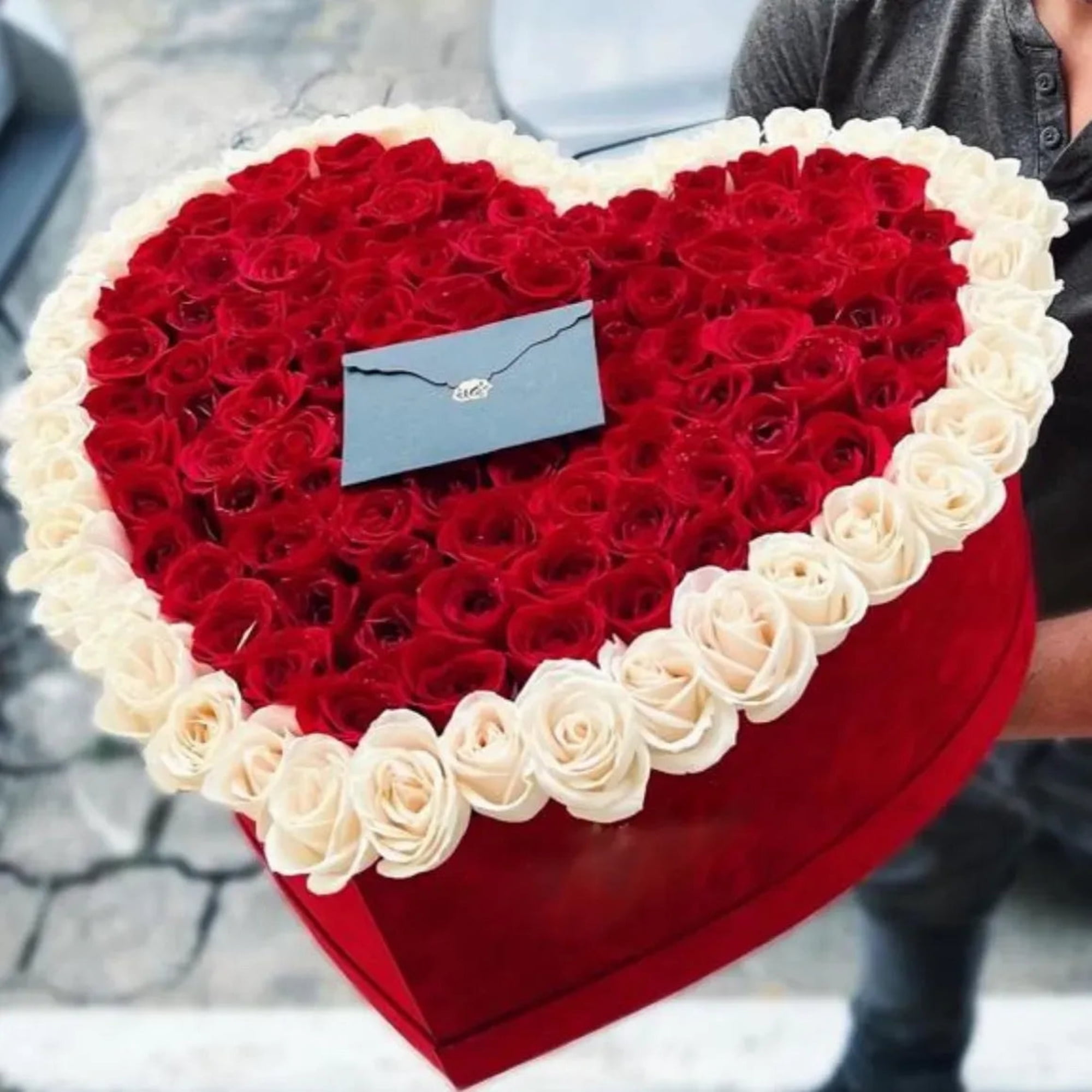 Miami Flower Store 200 Classic Red Roses Flower Bouquet in Heart Box ...