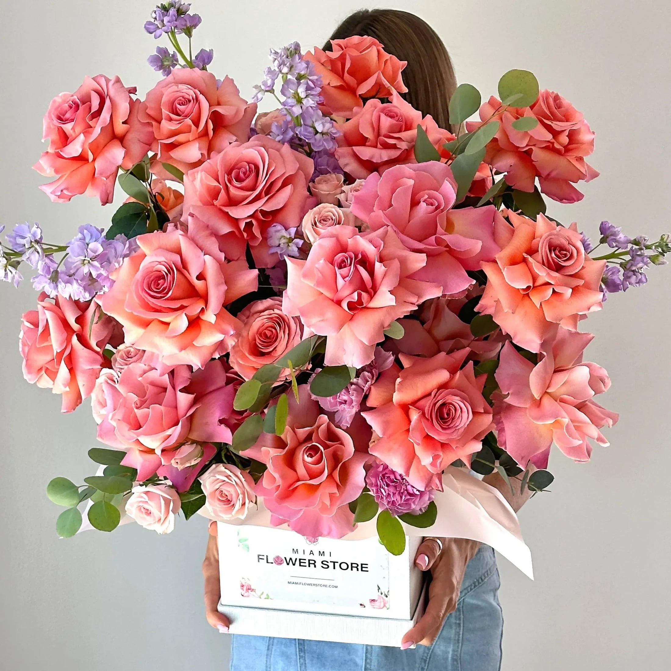 Miami Flower Store Peach & Pink Roses Flower Bouquet in a Box - Walmart.com